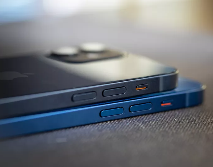 iPhone12 mini市场价确认，降价还送充电器，果粉：后悔买早了！_百科TA说