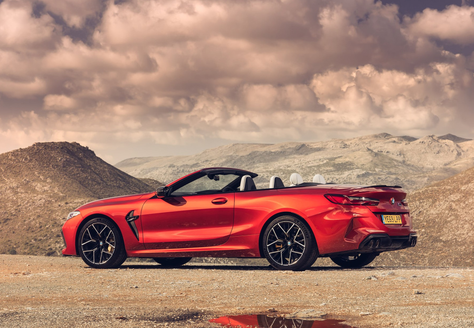 高颜值宝马M8上市，4.4T爆625马力，长超5米1+国六四驱，零百3.2s_百科TA说