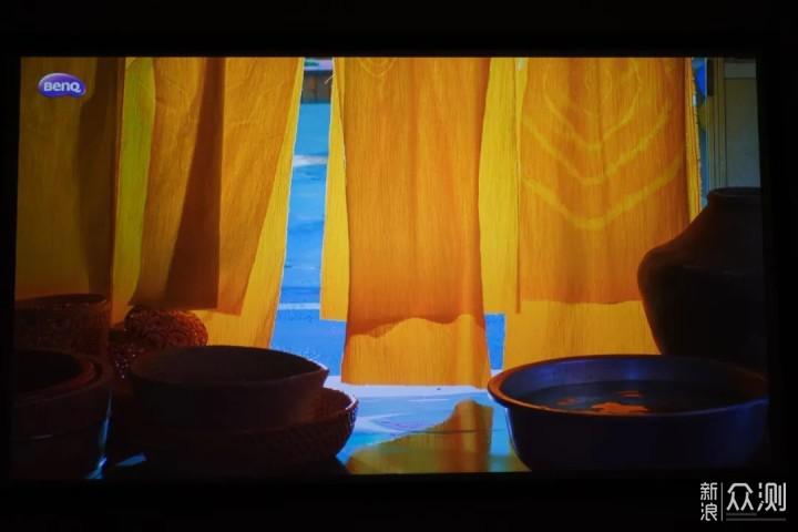 纠结电视？不如一步到位4K投影仪：明基W2700_百科TA说