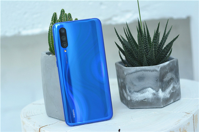 小米CC9正式发布定价1799元，前置3200万像素自拍实力超强_百科TA说