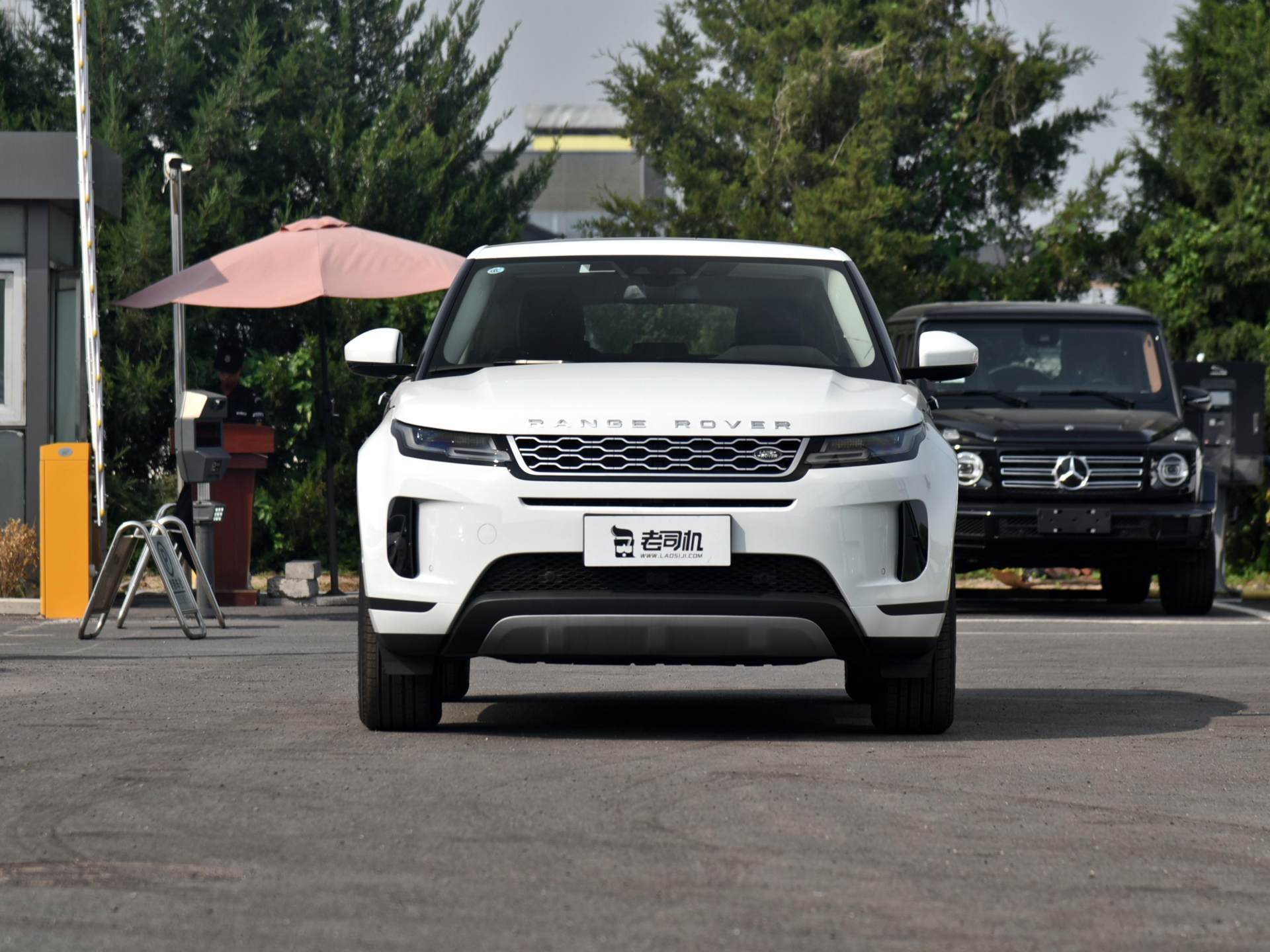 英国合资的中型SUV，2.0T+9AT，8s破百，实拍揽胜极光_百科TA说