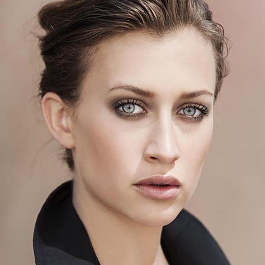 朱莉娅·拉格纳森_百度百科