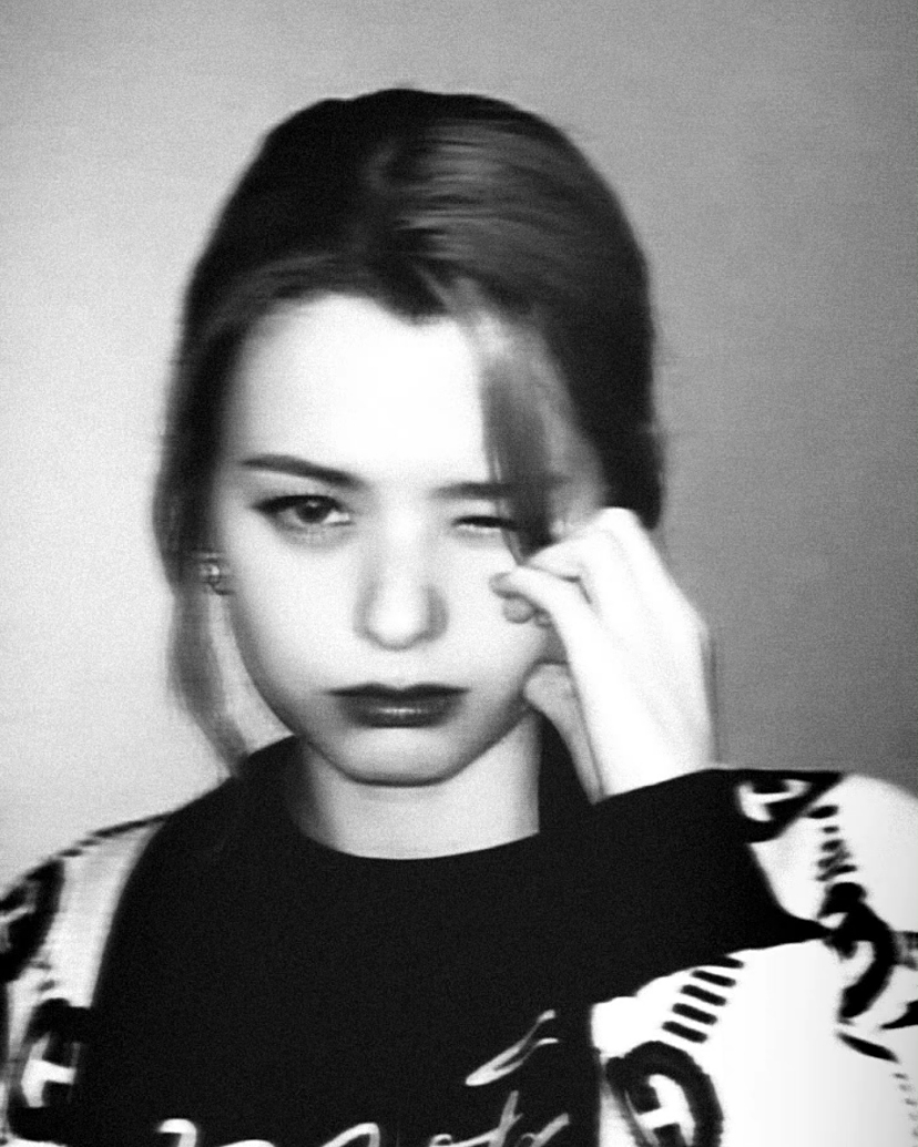 Becky 2002.12.05 英泰混血 主修法学和犯罪心理学 最喜欢粉色 有一只叫bonbon的法斗_科星球_百度百科