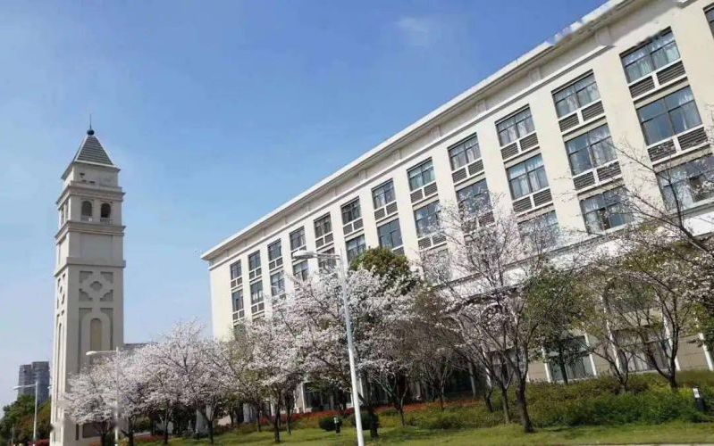 学校的综合实力很强，学校是个很好的地方，各方面对学生的培养都有一定的渠道，我们专业的就业未来一定会更好科星球百度百科